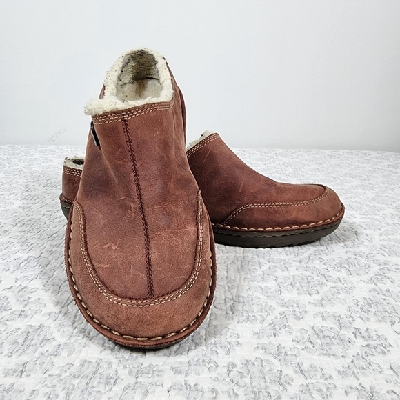 Teva | Shoes | Teva Tonalea Nubuck Suede Faux Fur Lined Clogs Size 7 ...